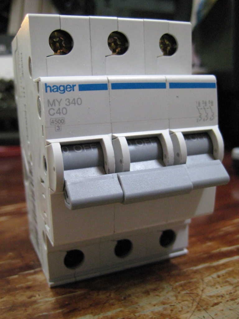 MCB Listrik 20 Macam Sesuai Tegangan yang Anda Mau - SinarListrik.com